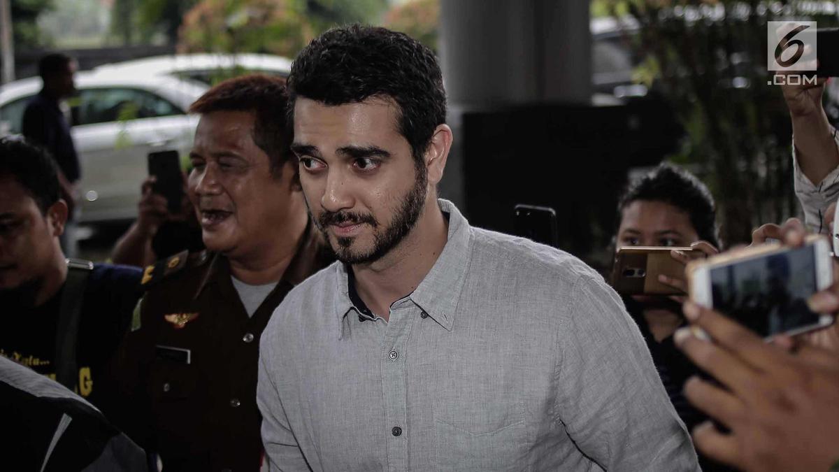 Berkas Pengacara Belum Lengkap, Sidang Fachri Albar Sempat Diskors ...