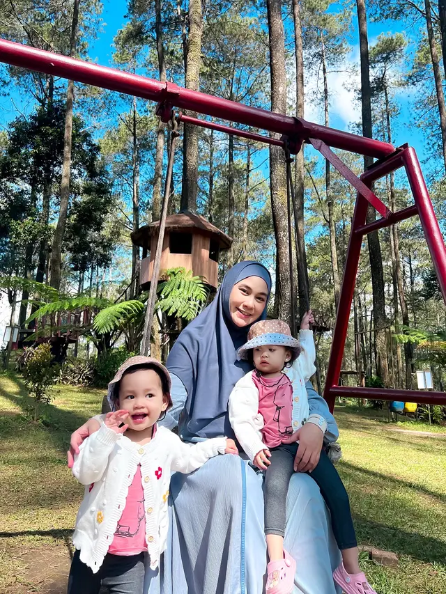 7 Potret Anisa Rahma Liburan ke Lembang Bareng Keluarga dan Geng ...