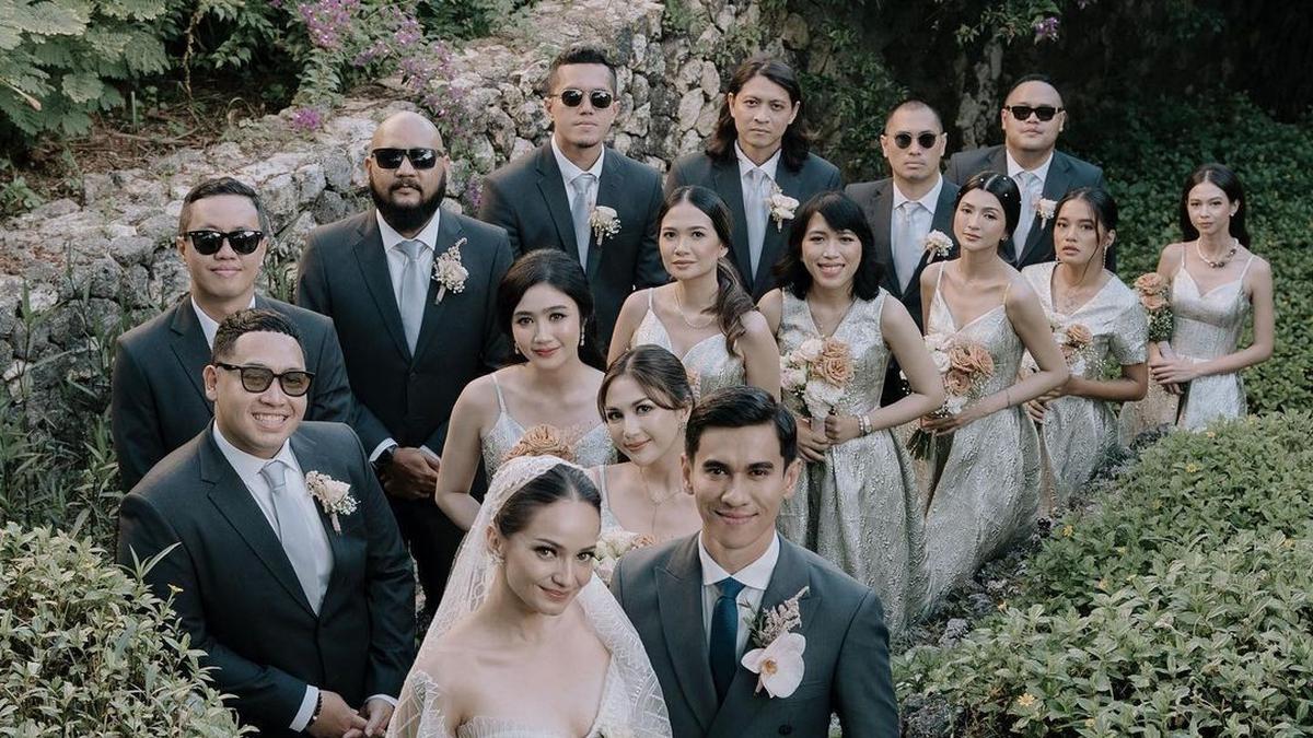 6 Inspirasi Classy Look Bridesmaids dan Groomsmen Resepsi Pernikahan ...