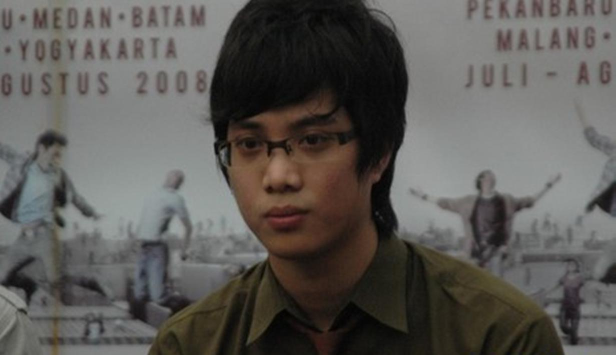 Potret Lawas Dikta Saat Awal Karier di Yovie & Nuno, Rambut Berponi - Foto Liputan6.com