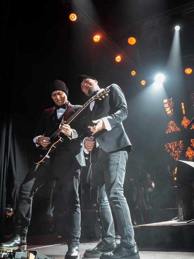 Dewa 19 Tampil Memukau dengan Iringan Orkestra, Once Mekel, Virzha ...