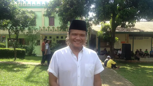 8 Potret Rumah Adrie Subono yang Mirip Istana dengan Patung di Mana ...