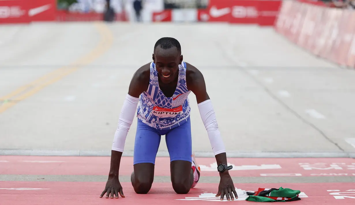 Foto: Mengenang Kembali Momen Kelvin Kiptum saat Catatkan Diri Sebagai ...