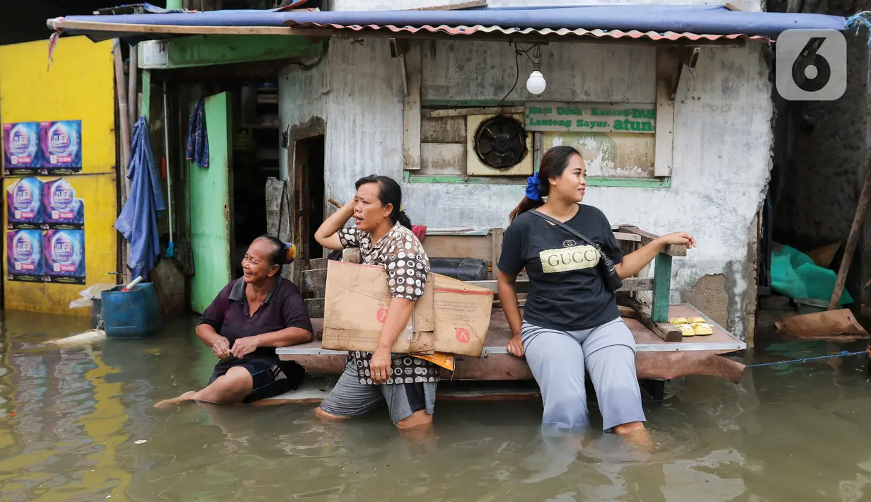 Banjir Rob, Enam RT dan Dua Ruas Jalan di Jakarta Utara Terendam Air - Foto Liputan6.com