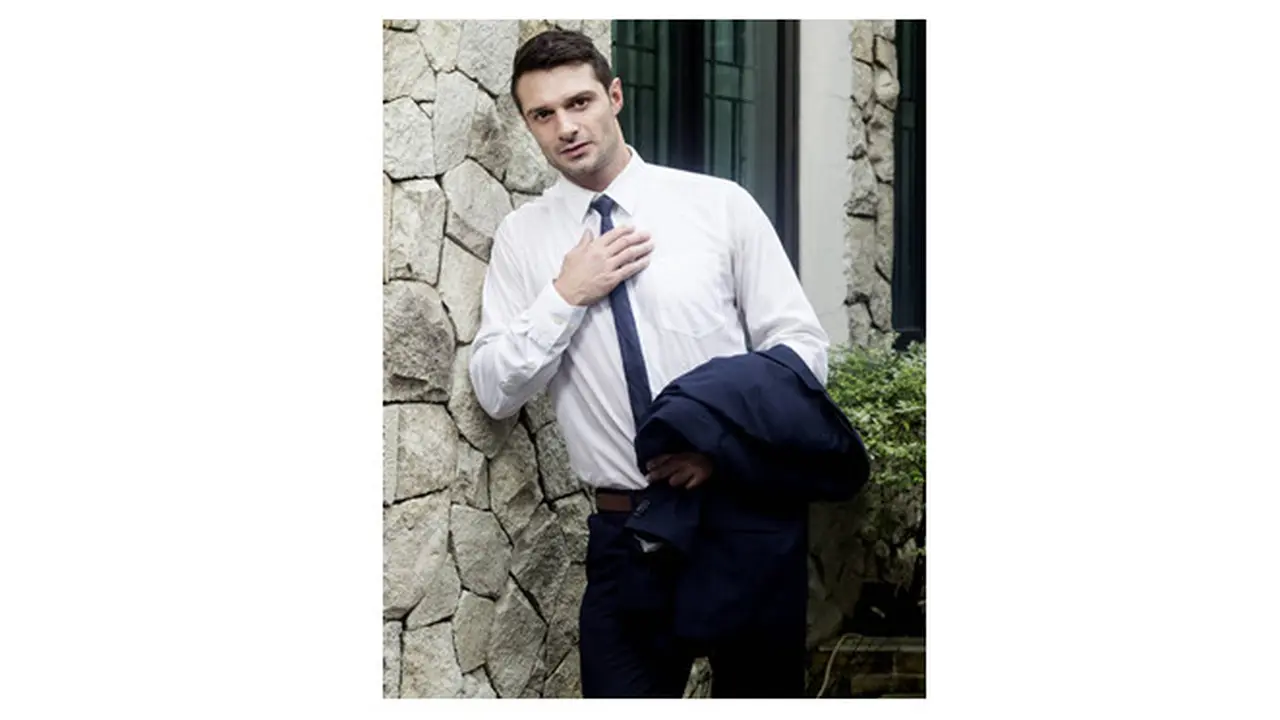 6 Potret Chris Leitner, Bule Tampan yang Dikabarkan Dekat dengan Elly Sugigi - Hot Liputan6.com