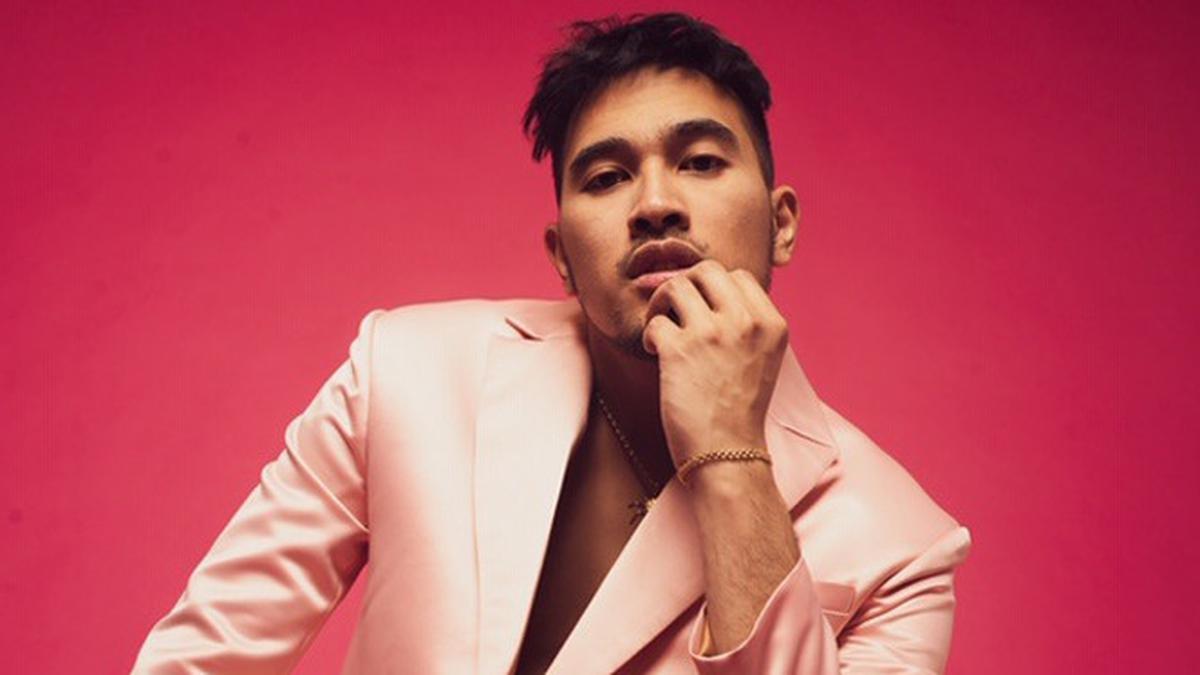 Adrian Khalif Beri Kehangatan di Single Warm Sheets - ShowBiz Liputan6.com