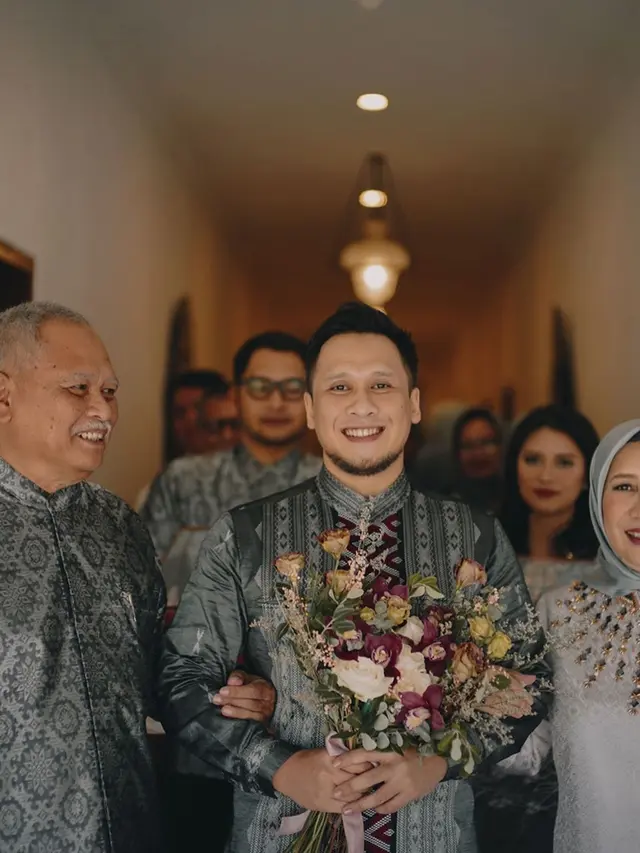 6 Potret Tampan Sandy Nasution, Suami Dian Pelangi yang Curi Perhatian ...