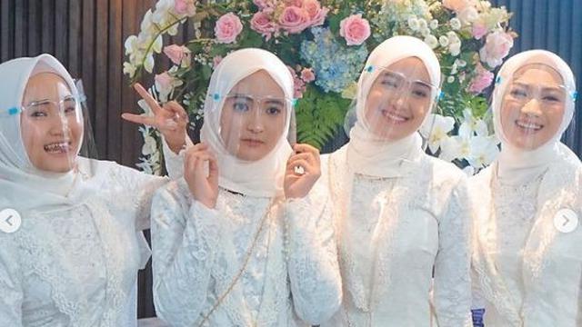 7 Potret Cut Syifa dengan Kebaya, Cantik dan Adem Banget - Entertainment Fimela.com