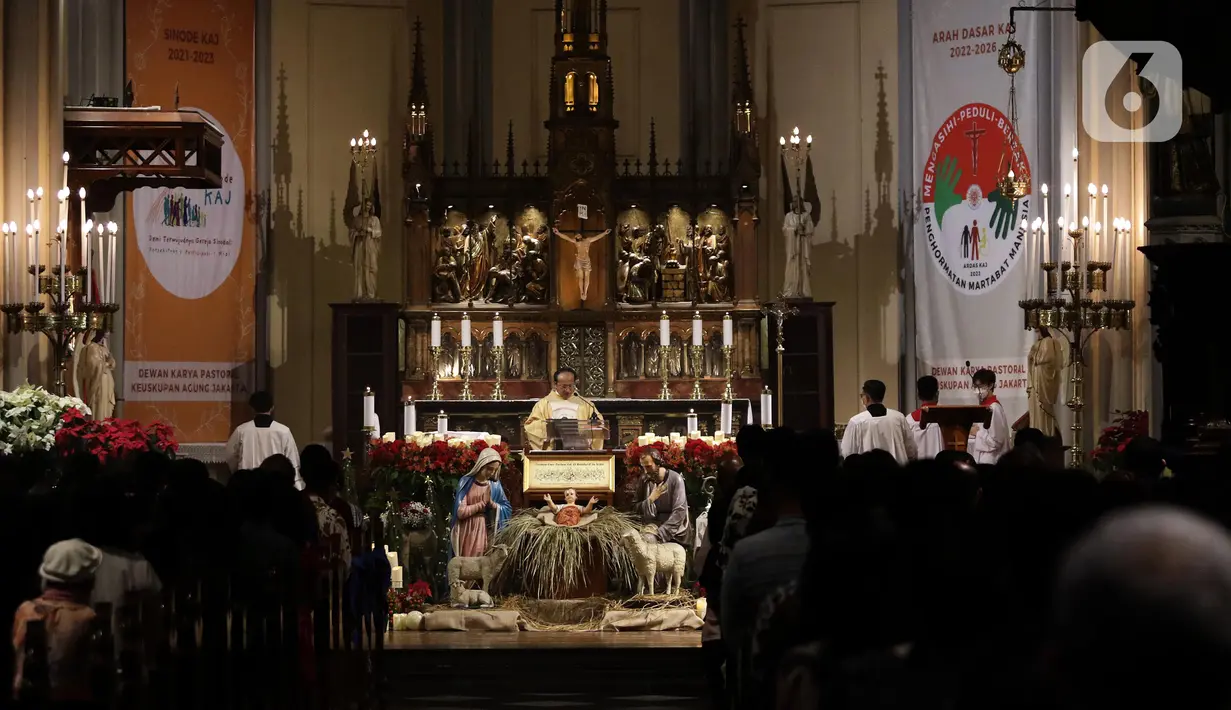 Khidmat Misa Malam Natal 2022 di Gereja Katedral Jakarta - Foto Liputan6.com