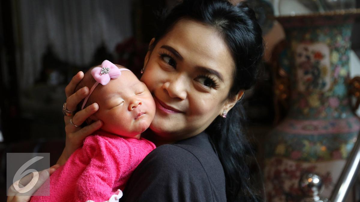 Lahirkan Anak Kedua, Shezy Idris Trauma Masuk Ruang Operasi - ShowBiz ...