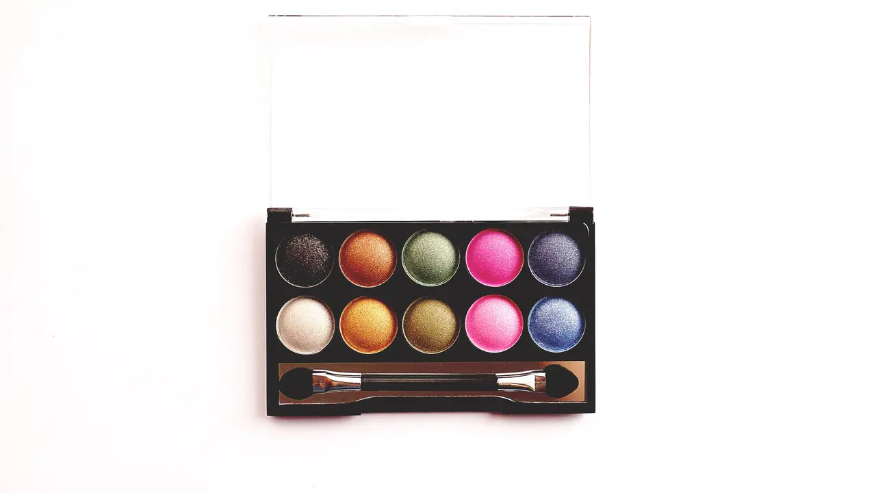 How To: 7 Langkah Pakai Eyeshadow yang Sukses Buat Mata Makin Cantik