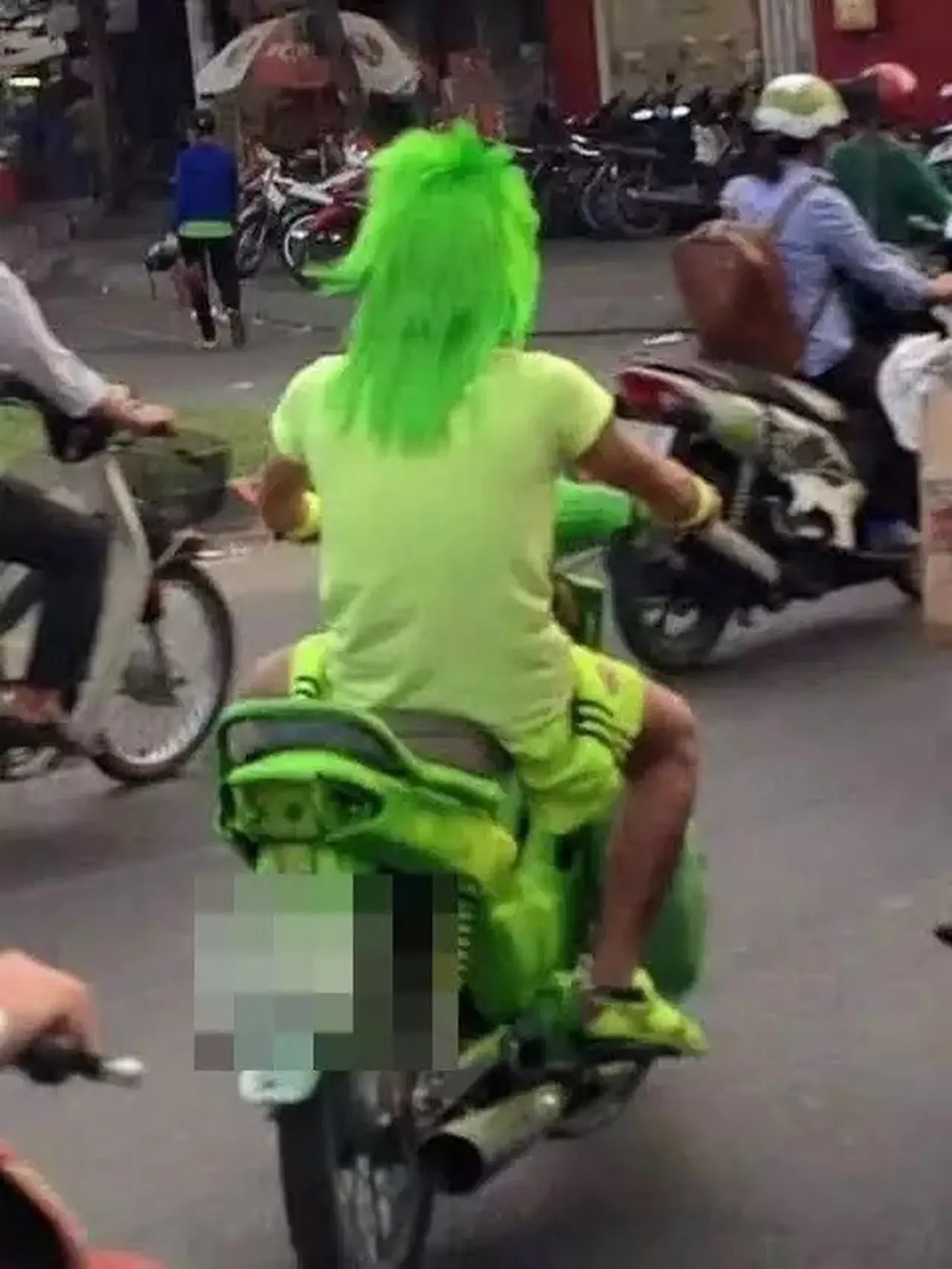 6 Potret Totalitas Pengendara Pakai Baju Warna Sama Kayak Motor Ini ...