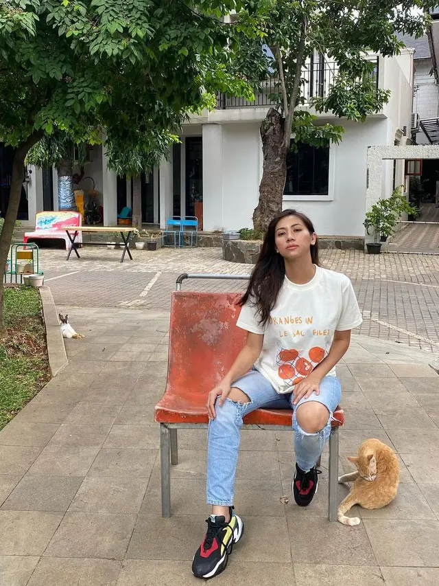 7 Gaya Funky Reny Setiawati, Istri Bimbim Slank yang Hampir Menginjak 40 Tahun - Entertainment ...