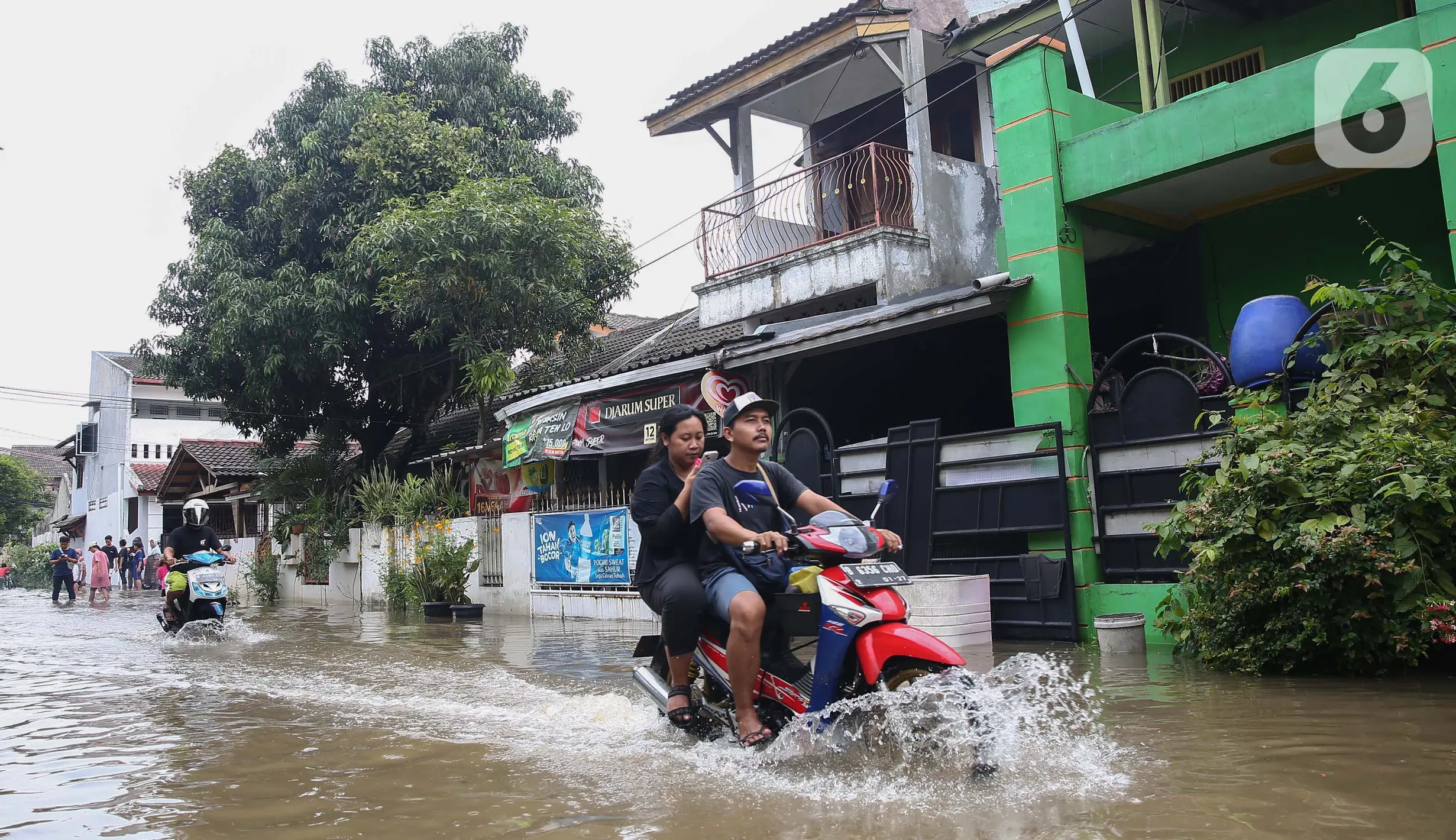 Luapan Kali Angke Banjiri Perumahan Ciledug Indah 1 Kota Tangerang Banten - Foto Liputan6.com