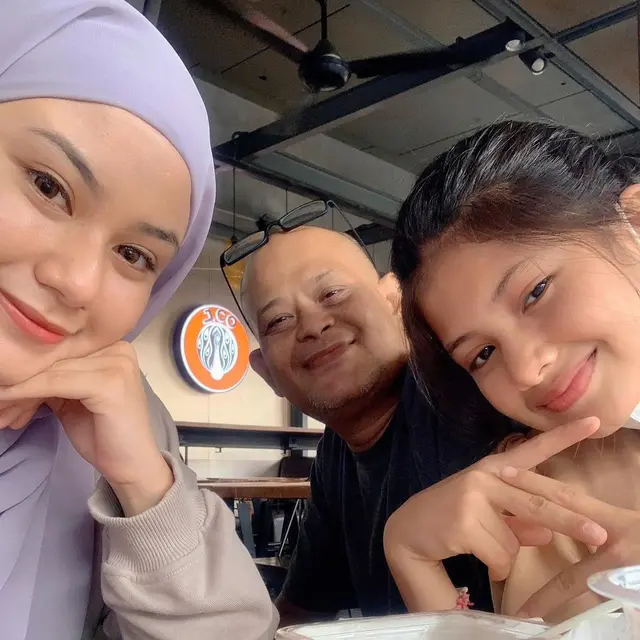 6 Potret Kenangan Basmalah Gralind 'Habibie & Ainun 3' dan Ayah, Wafat ...