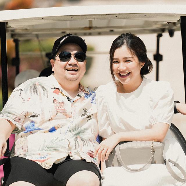 7 Potret YouTuber Nex Carlos Lamar Kekasihnya, Romantis di Pinggir Pantai - Hot Liputan6.com