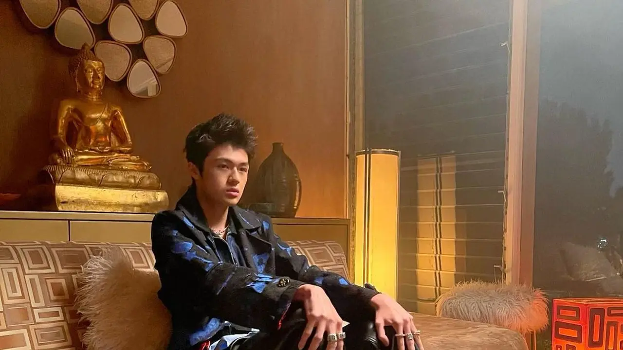 7 Potret Warren Hue, Rapper Asal Indonesia yang Gabung dengan 88Rising ...