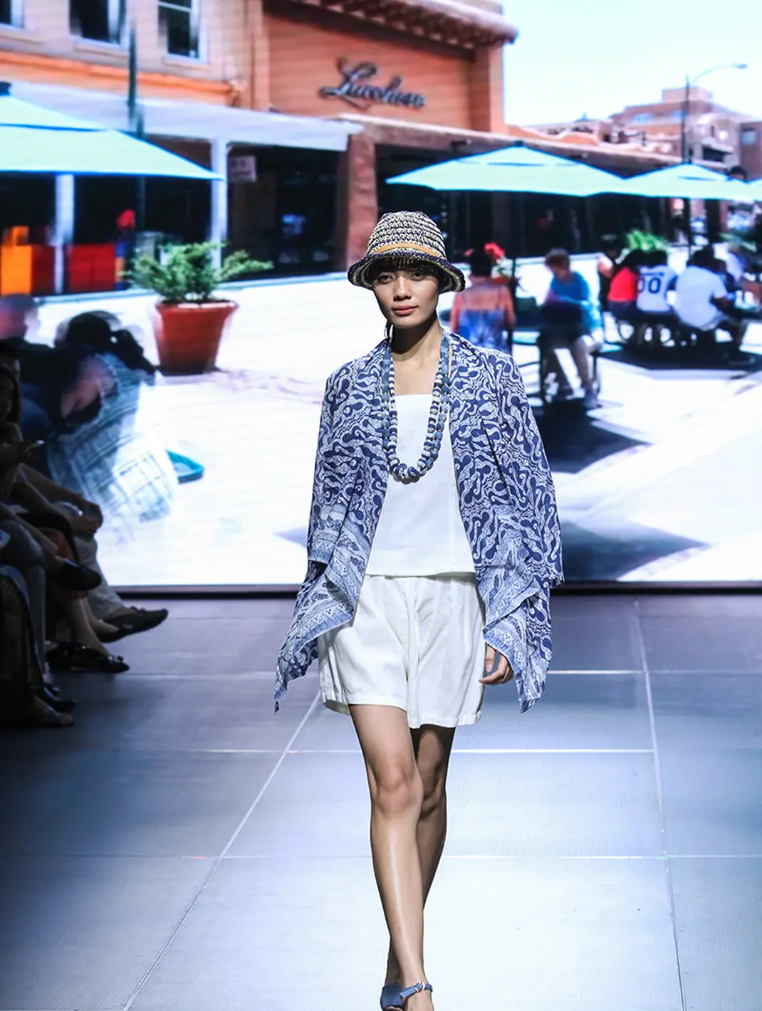Inspirasi Gaya Liburan dengan Batik Indigo dari Galeri Batik Jawa