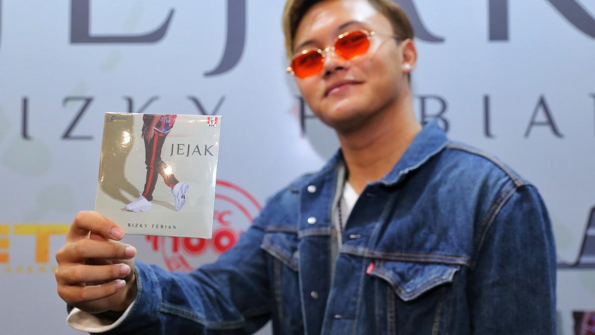 Rizky Febian Anggap Album Perdana Sebagai Ijazah - ShowBiz Liputan6.com