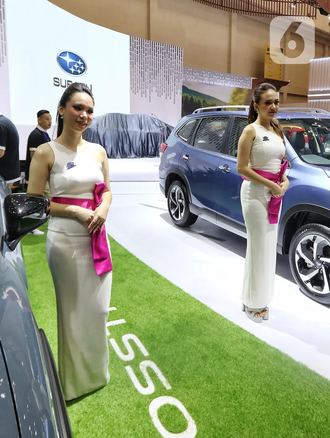Pesona SPG Cantik Pikat Pengunjung untuk Melirik Mobil di GIIAS 2023 ...