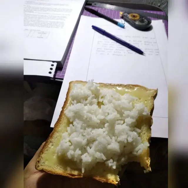 6 Potret Roti hingga Burger Pakai Topping Nasi Ini Bikin Senyum Tipis ...