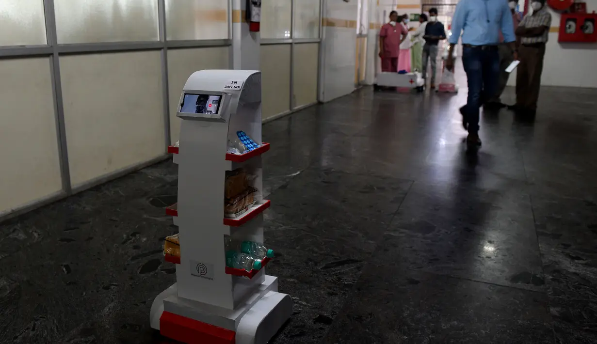 FOTO: Robot Dikerahkan untuk Bantu Merawat Pasien Corona - Foto Liputan6.com