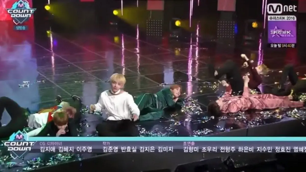 Sambil Tiduran, BTS Sambut Trofi Kedua Blood, Sweat & Tears ...