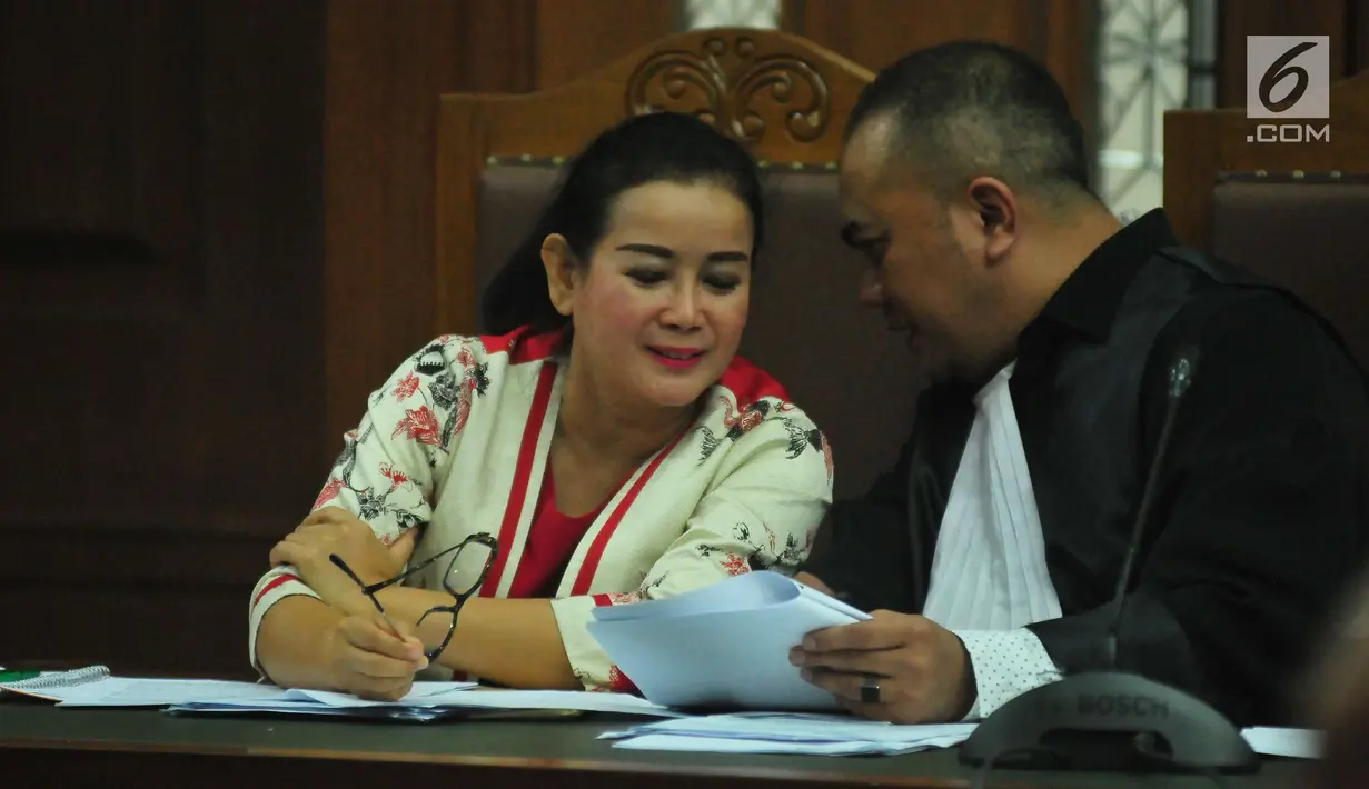 PHOTO: Pengacara Elza Syarief Menjadi Saksi Keterangan Palsu Miryam S Haryani - Foto Liputan6.com