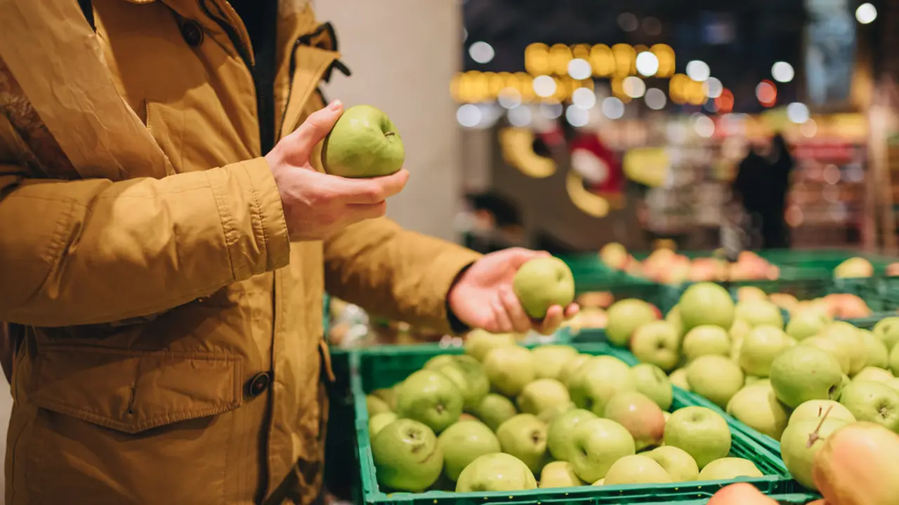 Agar Tak Salah Pilih, Simak Tips Memilih Buah-buahan Segar dan Matang ...