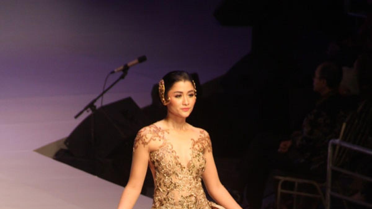 Koleksi Kebaya Klasik Anne Avantie Dalam 25 Tahun Merenda Kasih