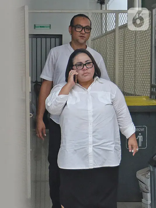 FOTO: Ekspresi Nunung dan Suami Jelang Sidang Putusan Kasus Narkoba ...