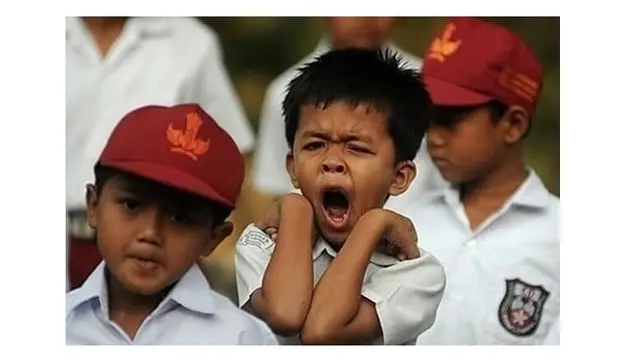6 Pose Anak Sekolah Lagi Menguap Ini Bikin Auto Ngantuk - Hot Liputan6.com