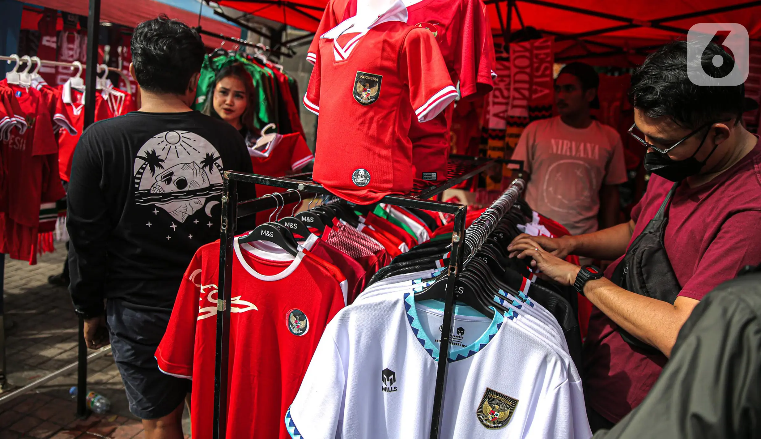 Jelang Lawan Thailand di AFF 2022, Jersey dan Atribut Timnas Indonesia ...