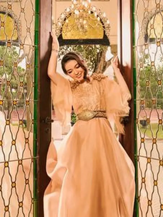 Cantiknya Potret Selvi Ananda Istri Gibran Rakabuming, Disebut Mirip Raline Shah hingga Najwa ...