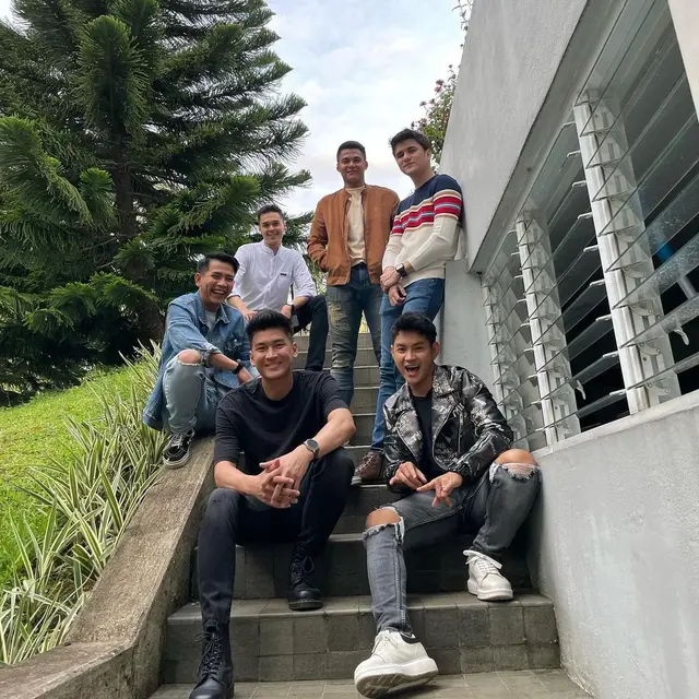 6 Potret Angga Putra Bareng Pemain Anak Jalanan Reborn, Karakter Masih ...