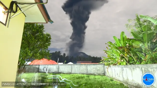 Gunung Ibu Kembali Erupsi Hebat, Semburkan Abu Vulkanik Setinggi 6.000 Meter - Regional Liputan6.com