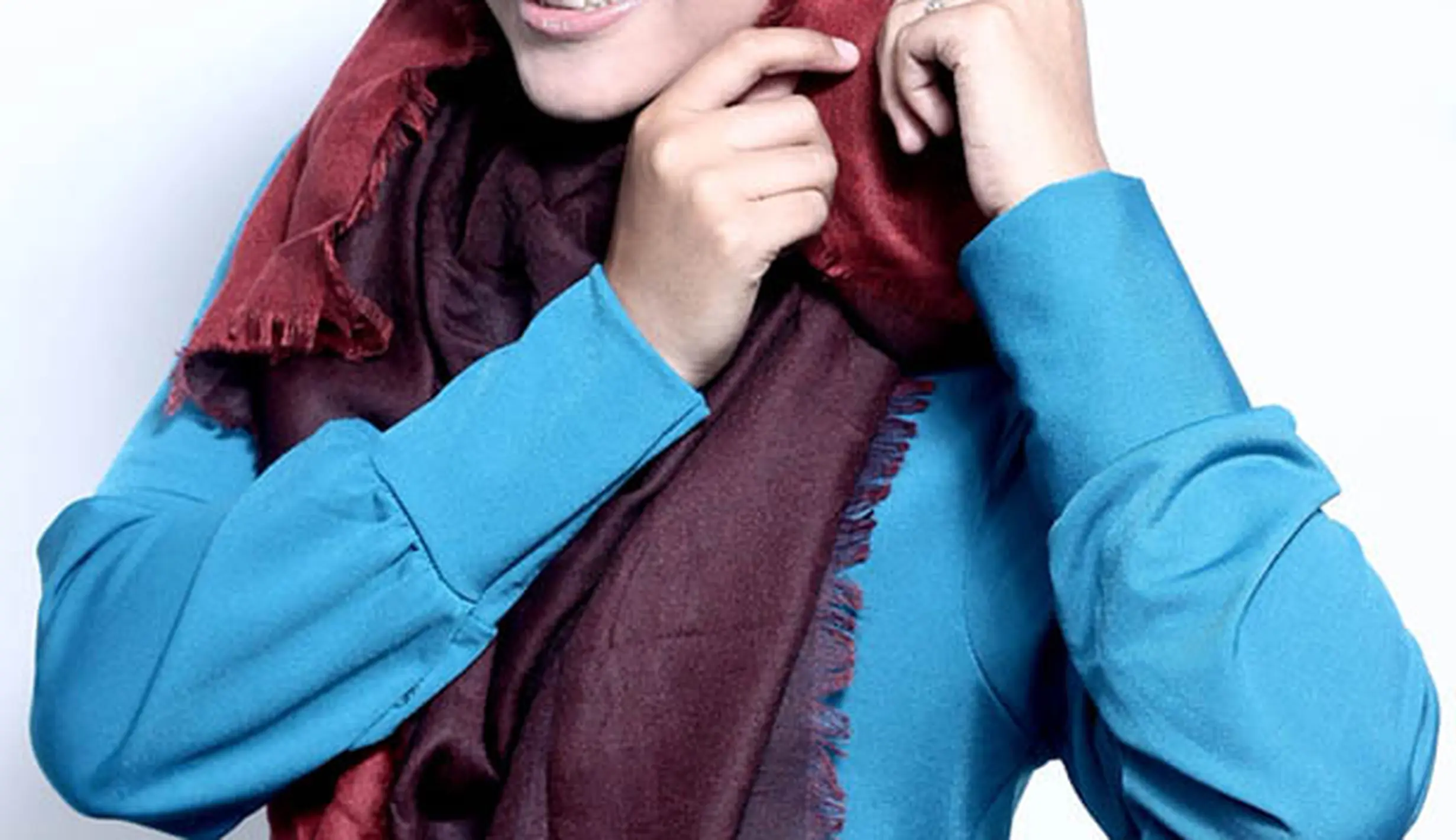 Tutorial Hijab Cepat Dua Warna Menutup Dada