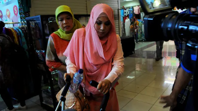 Ogah Komentari Guntur Bumi, Puput Melati Pasang Muka Judes - ShowBiz ...