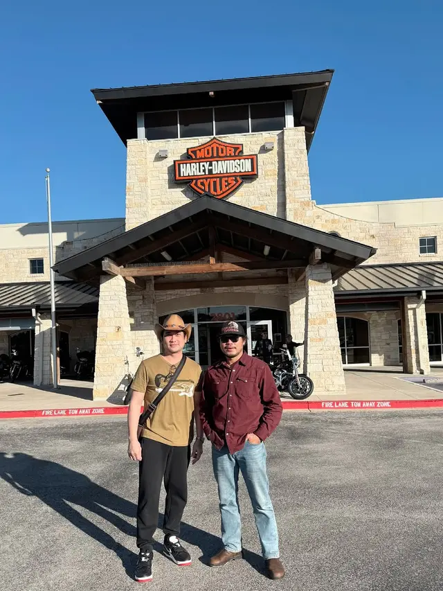 5 Potret Tengku Firmansyah Pakai Topi Cowboy Liburan Keluarga di Texas ...