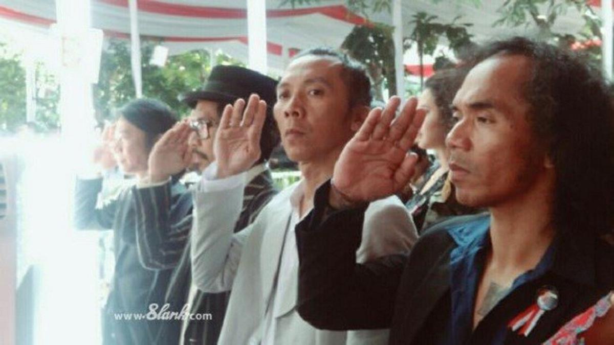 Hitam Putih 33 Tahun Perjalanan Karier Musik Slank