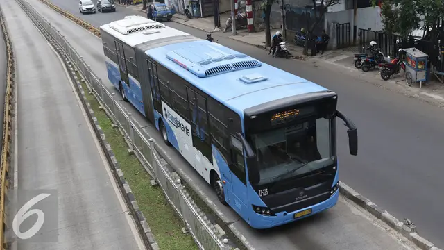 Transjakarta Bakal Standarkan Semua Bus Medium - News Liputan6.com