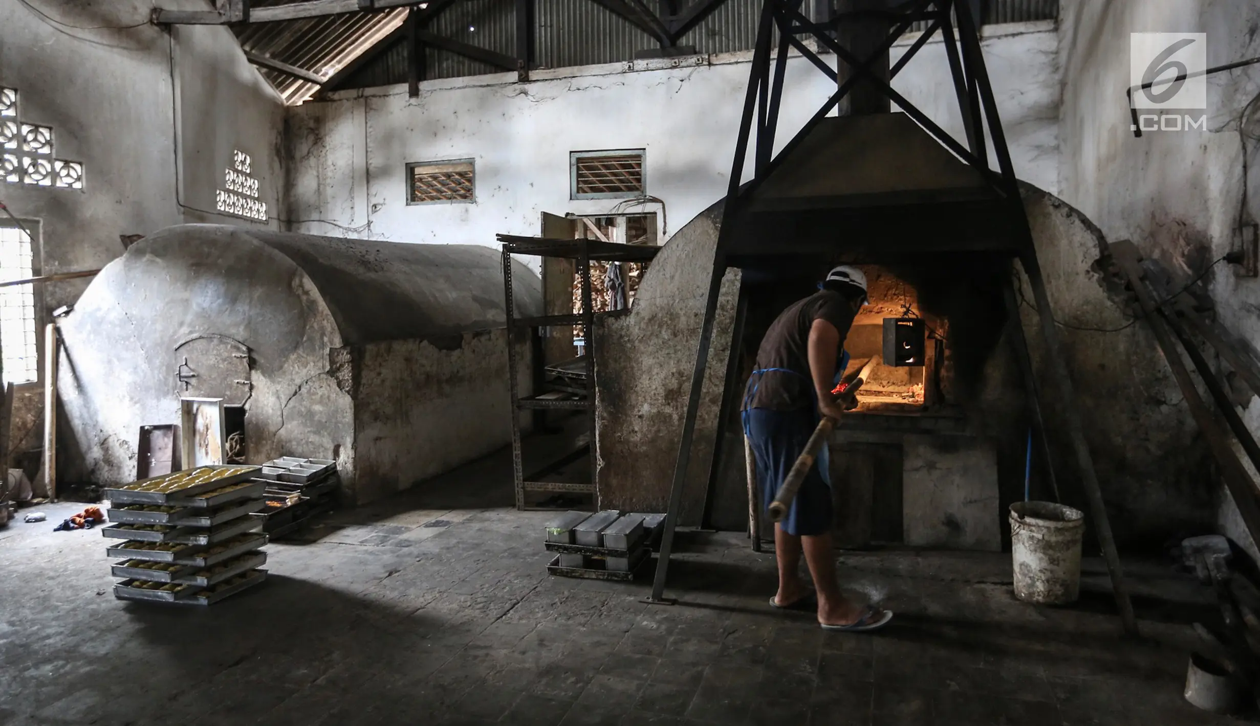 FOTO: Mengintip Produksi Roti GO Tertua di Indonesia - Foto Liputan6.com