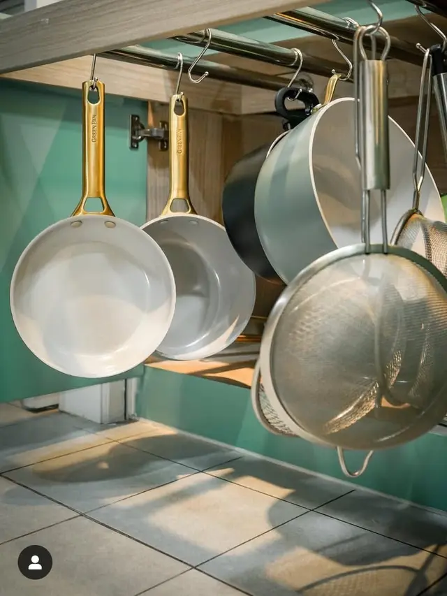 Potret Dapur Sharena Delon, Inspirasi Dapur Mungil yang Estetik dan ...
