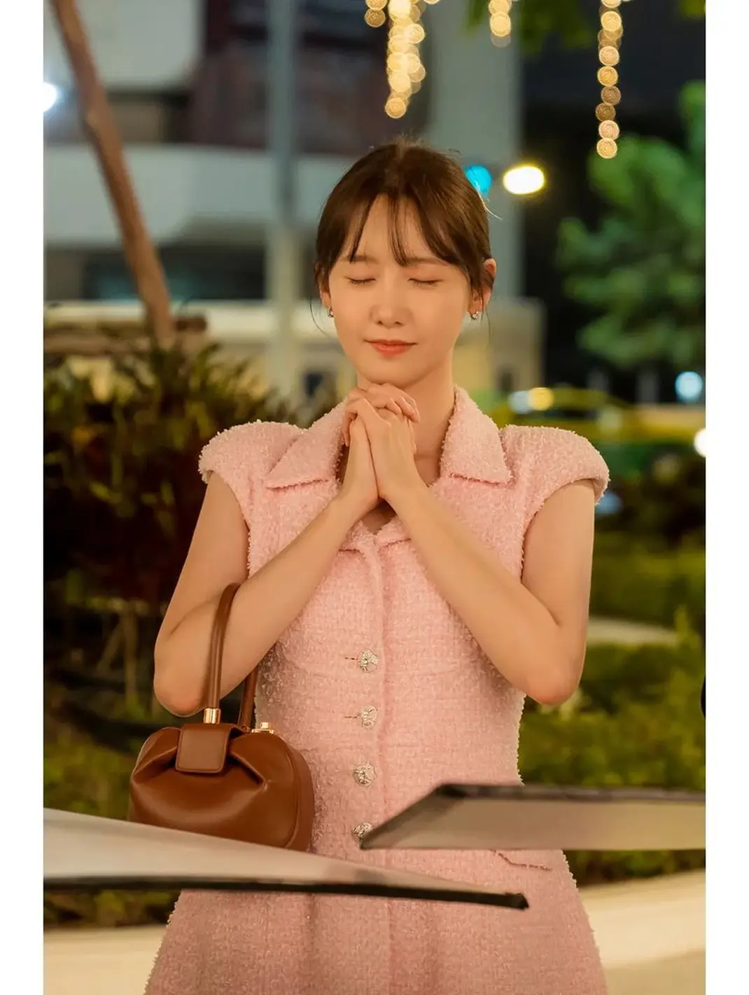 6 OOTD Yoona saat Syuting King The Land di Thailand, Inspirasi Outfit ...