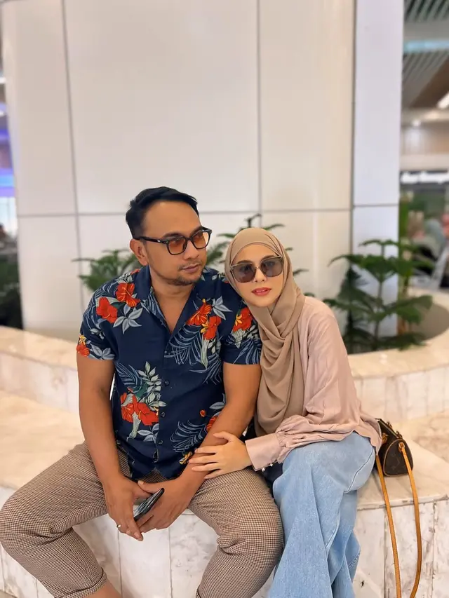 5 Potret Mesra Bebi Romeo dan Meisya Siregar, Sudah 20 Tahun Bersama ...