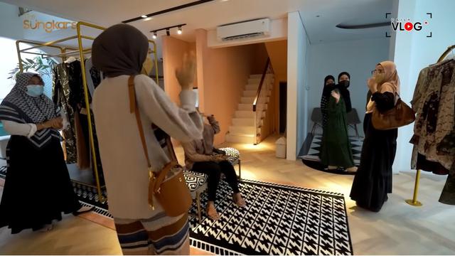 Irwansyah 'Sulap' Rumah Tua Menjadi Butik Keren, Berikut Potretnya ...