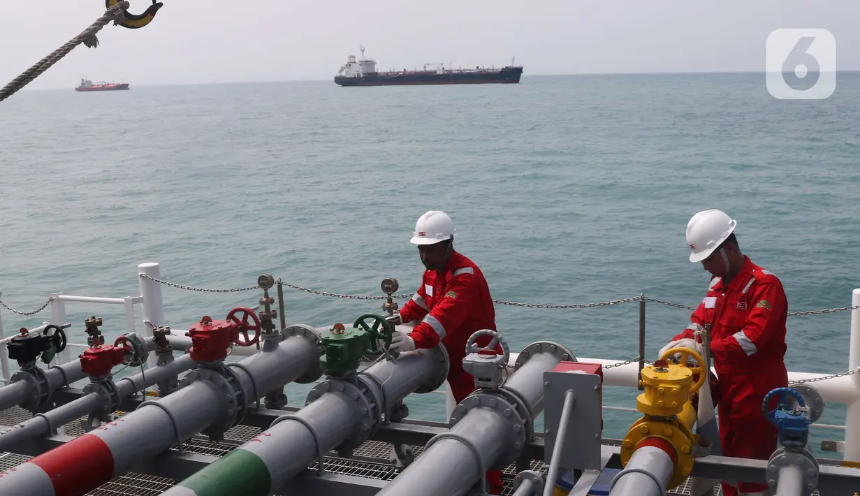 FOTO: Menelusuri Kapal Tanker Berkapasitas 4.500 Kilo Liter - Foto ...