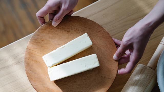 How To: 4 Cara Mengaduk Mentega Cair Dengan Tepat - Food Fimela.com