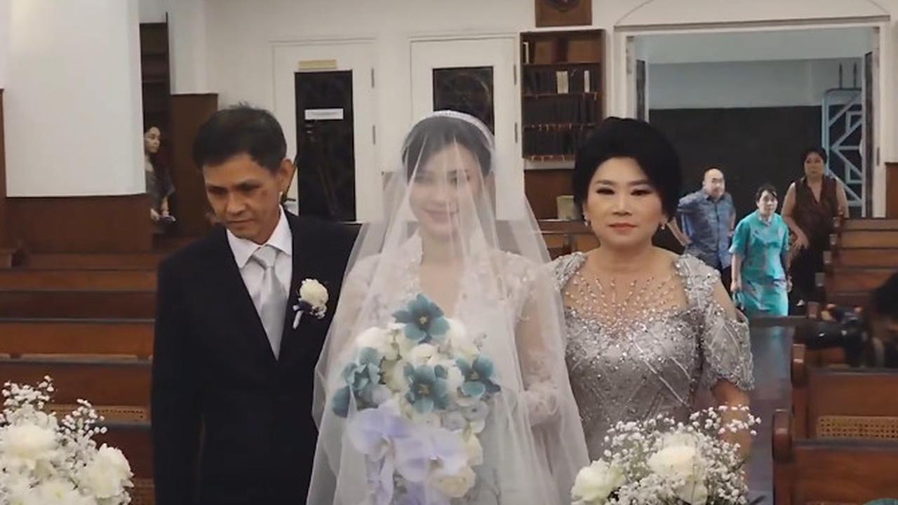 8 Momen Pemberkatan Pernikahan Jessica Jane dan Erwin Phang, Digelar ...