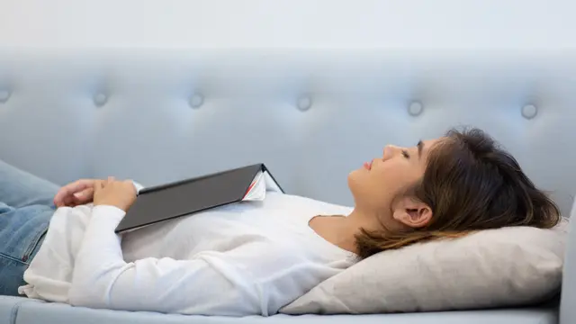 Bahaya Langsung Berbaring Setelah Makan, Orang dengan Riwayat GERD ...